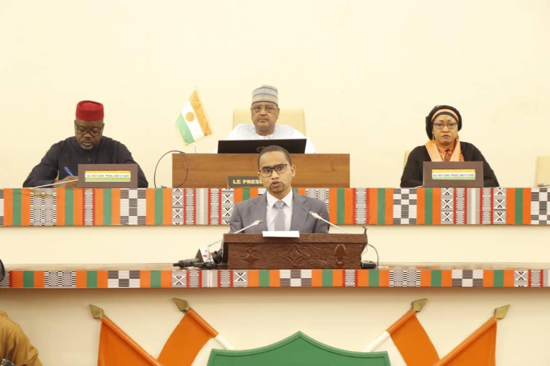 Assemblée Nationale : Le ministre des finances présente le projet de ...